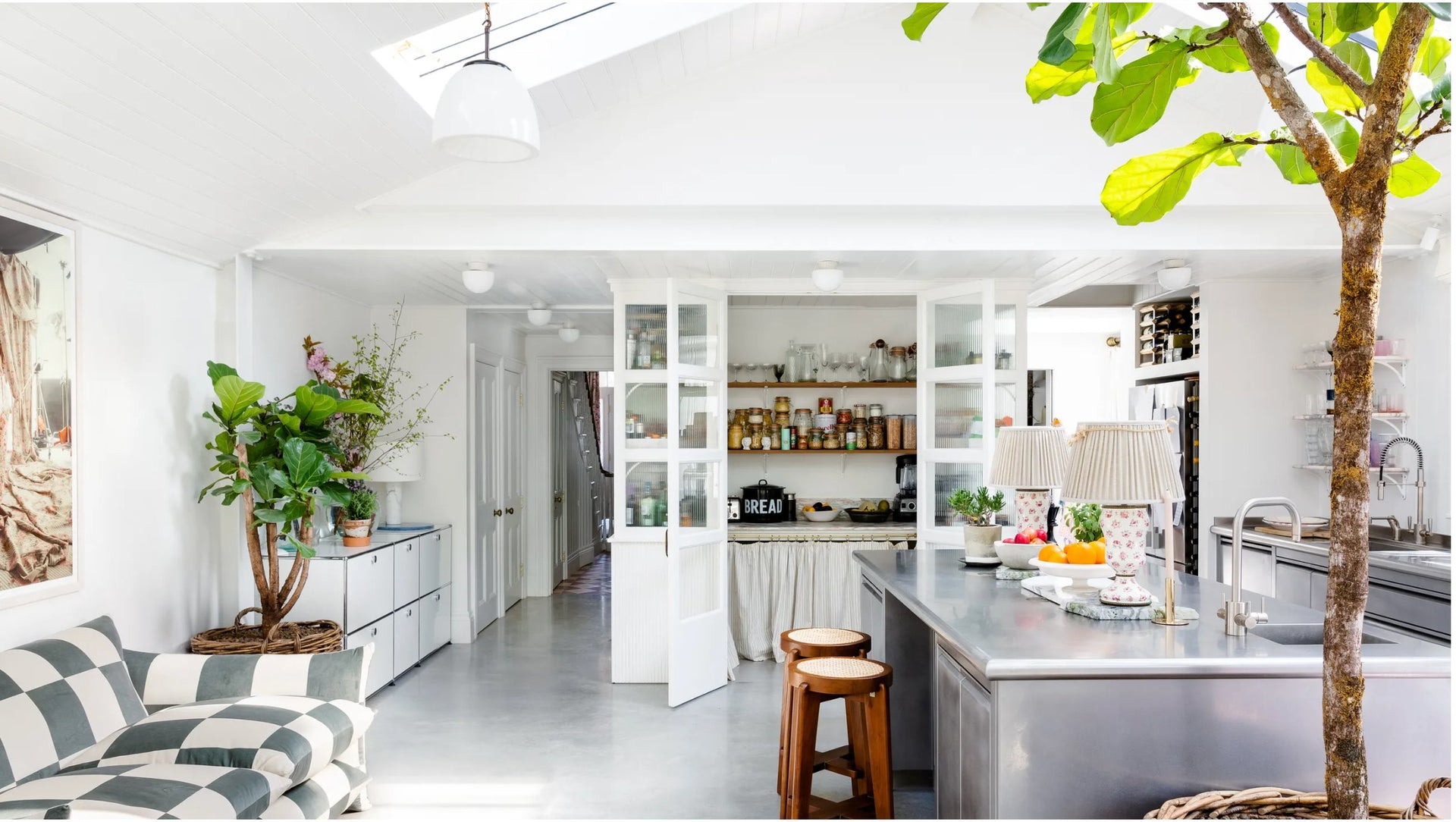 A Small Practical Room | Interior Design | Homewares | Dried Flowers ...